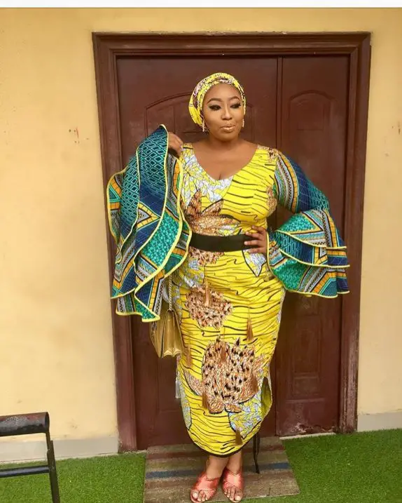 Gorgeous Outfits Spotting Exaggerated Sleeves Trend – A Million Styles