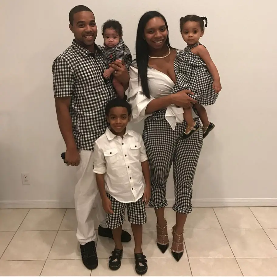 2025 Gorgeous Families In Matching Outfits For A Family Portraits – A ...