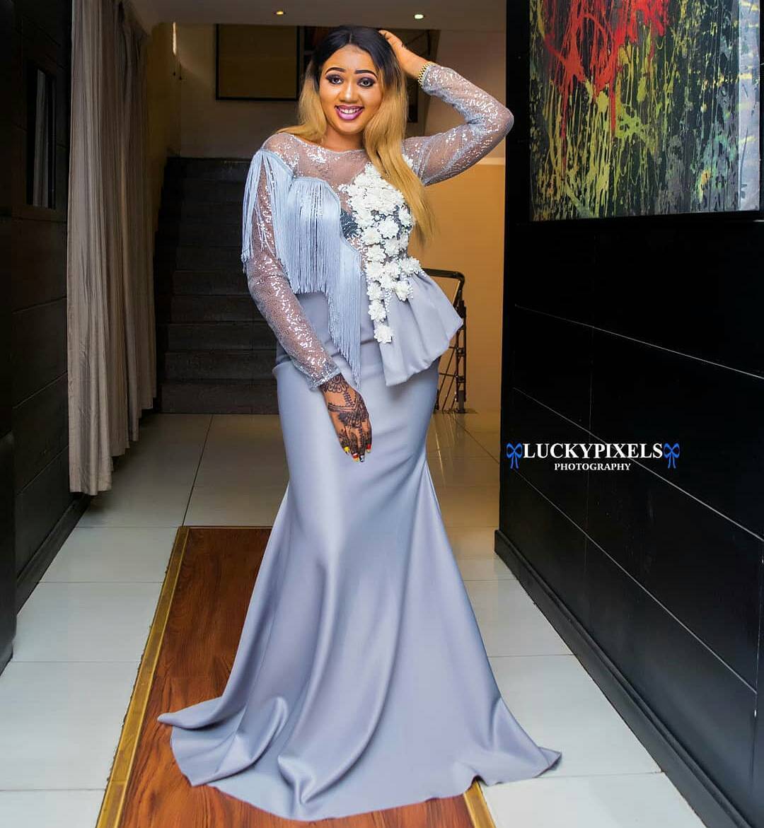 What's Your Take On These Dramatic Asoebi Styles? – A Million Styles