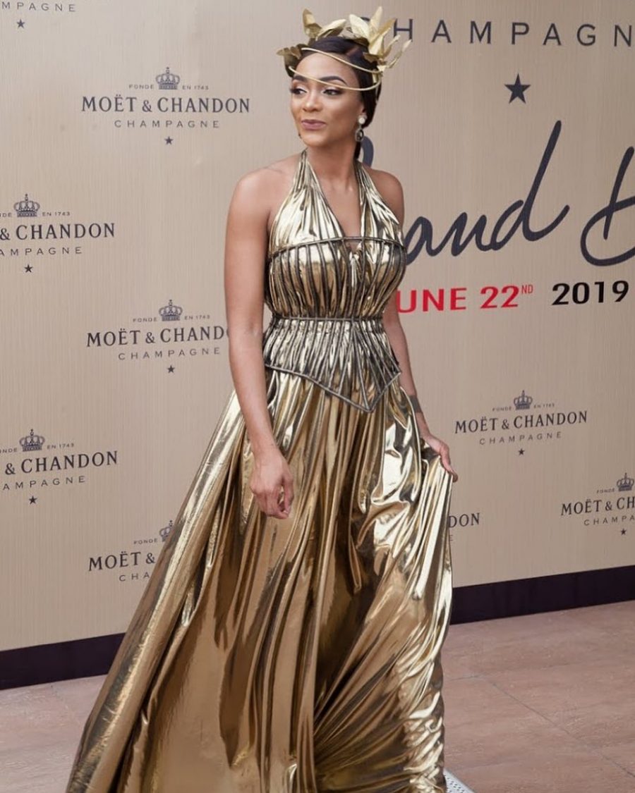 Here Are 11 Sweet Ways To Wear Metallic Colored Outfits – A Million Styles