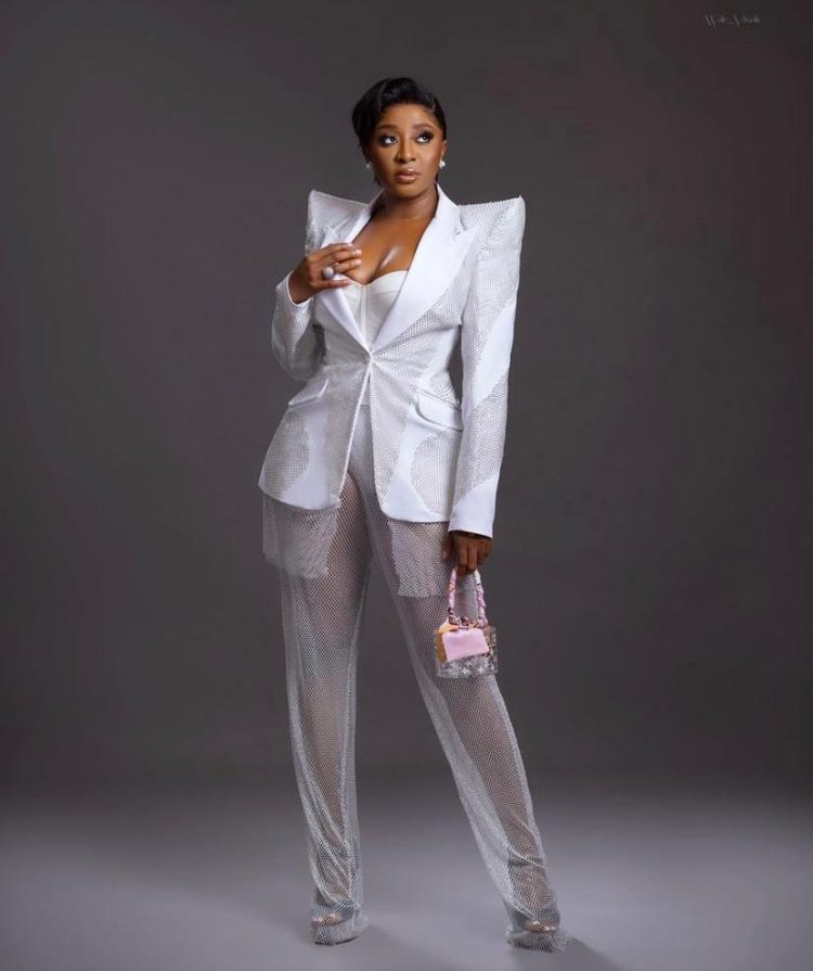 2026 Classy White Outfit Ideas for Ladies in 2022 – A Million Styles