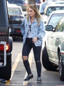 2025 19 Ripped Jeans Street Style Reigning Now – A Million Styles