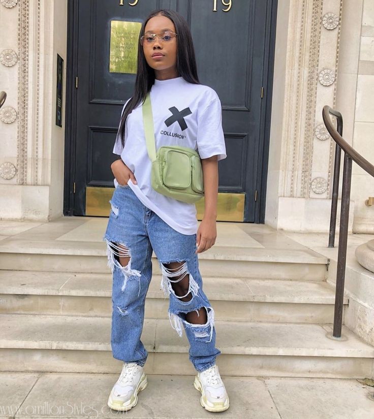 19 Ripped Jeans Street Style Reigning Now – A Million Styles
